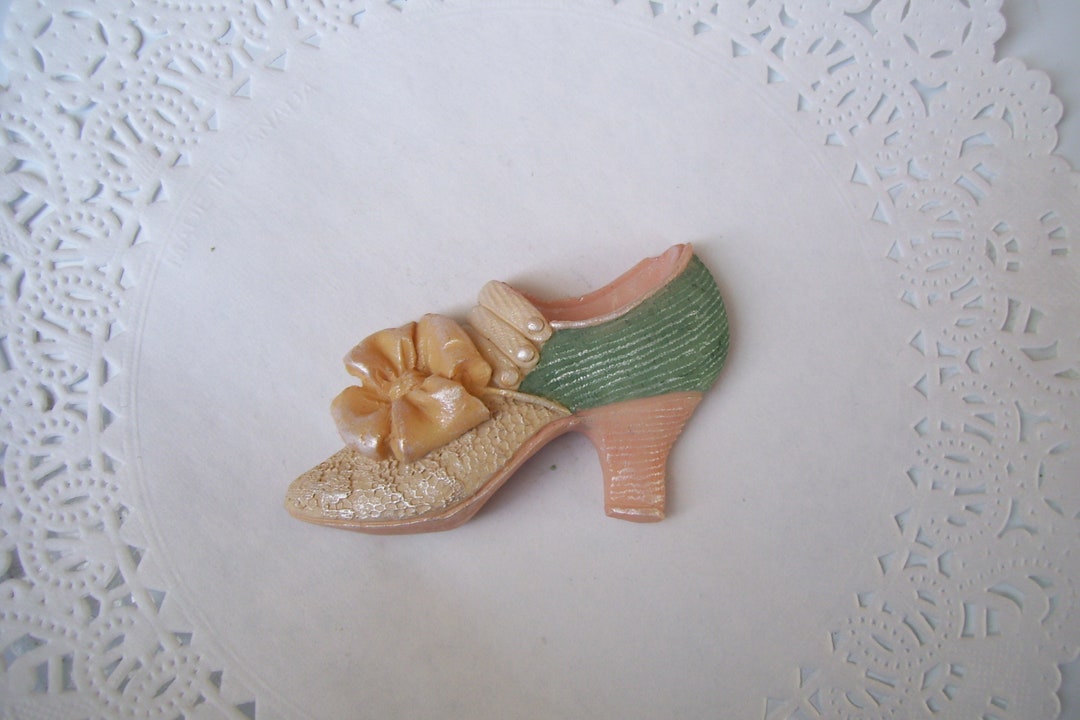 Shoe Magnet - High Heel Magnet - Repurposed Jewelry - Fashion Magnet - Etsy