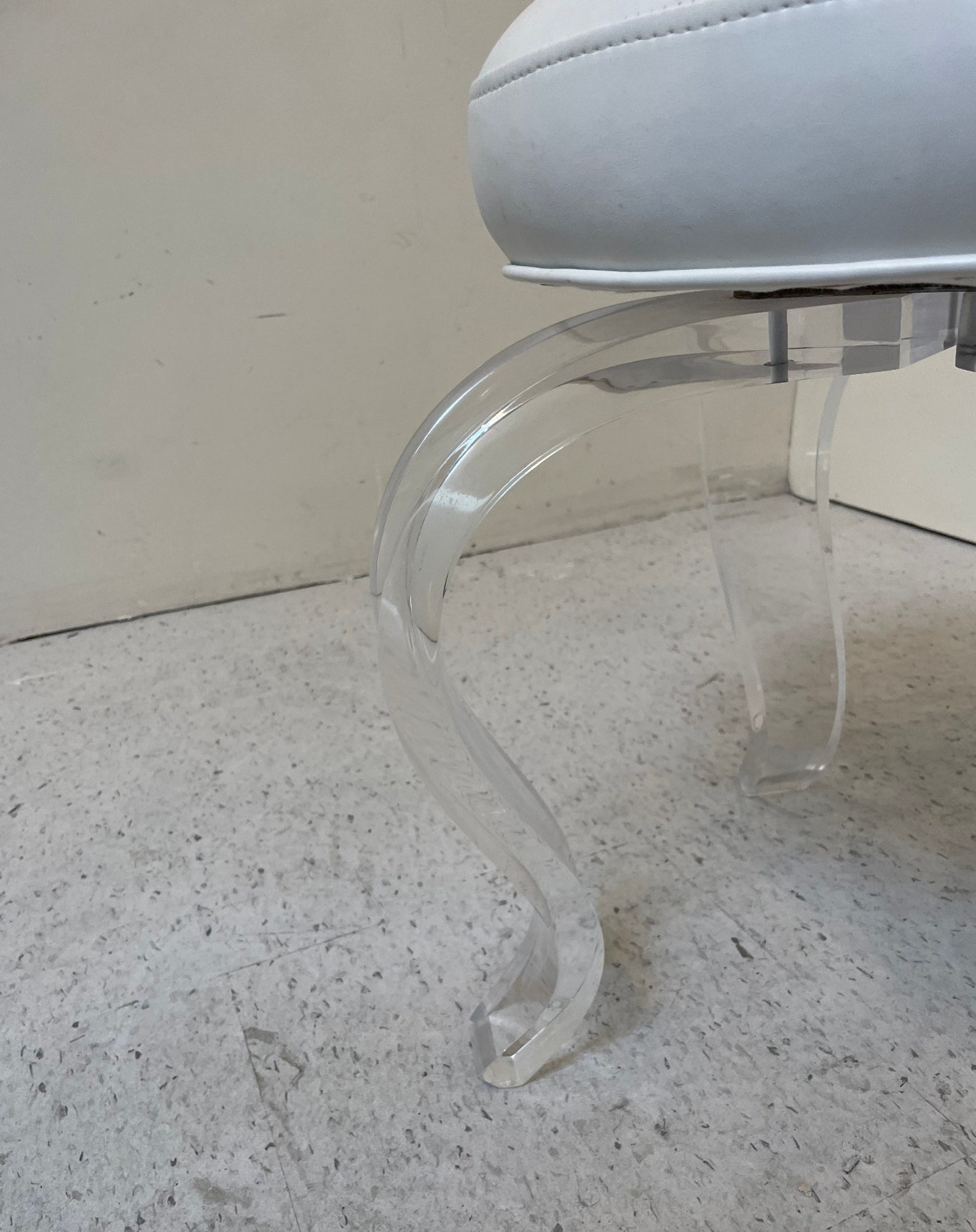 Round Lucite Curved Leg Vanity Stool | Mid Century Vintage Seating ...