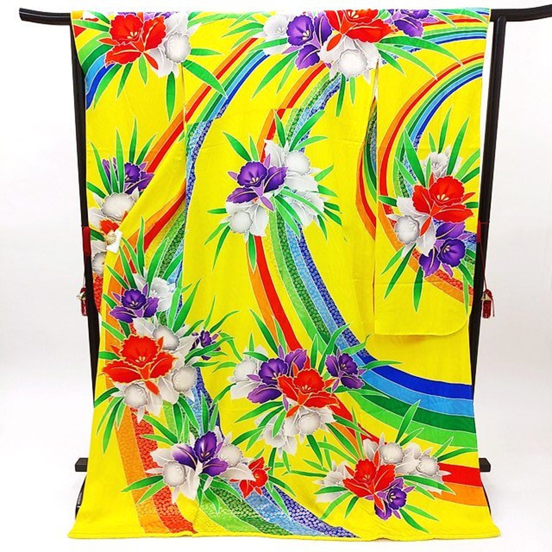 A Japanese Traditional Pastel Yellow Flower Silk Furisode Kimono ...