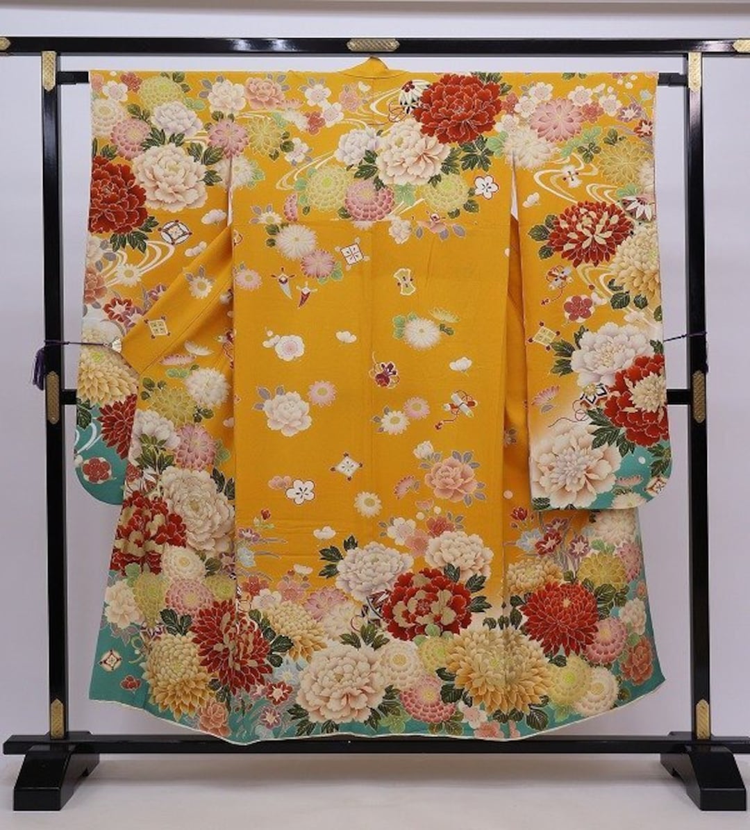A Japanese Traditional Pastel Yellow Flower Silk Furisode Kimono ...