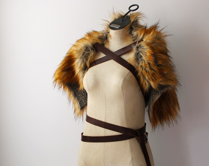 River Wolf Fur Shoulder Pelt Drape, Leather Straps Imitation Fur Mantle ...
