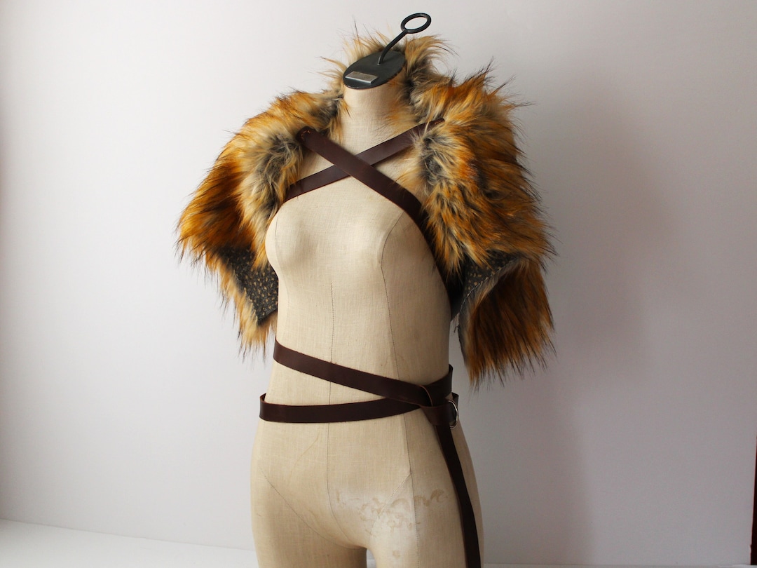 River Wolf Fur Shoulder Pelt Drape, Leather Straps Imitation Fur Mantle ...