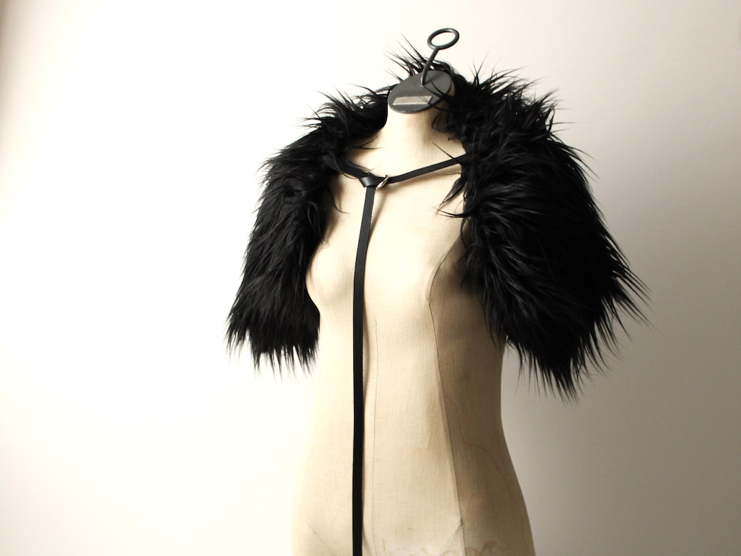 Black Long Fur Shoulder Wrap, Single Leather Chest Strap, Mantle ...