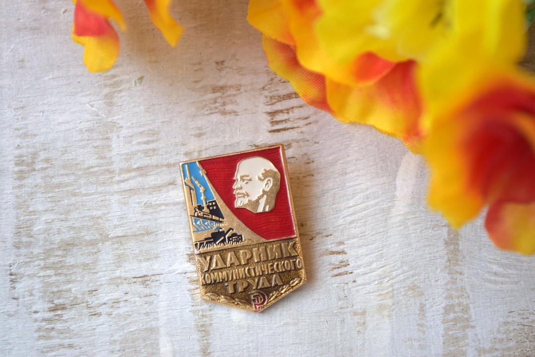 Soviet Badge Vladimir Lenin Pin Vintage Made in USSR Russian Souvenir ...