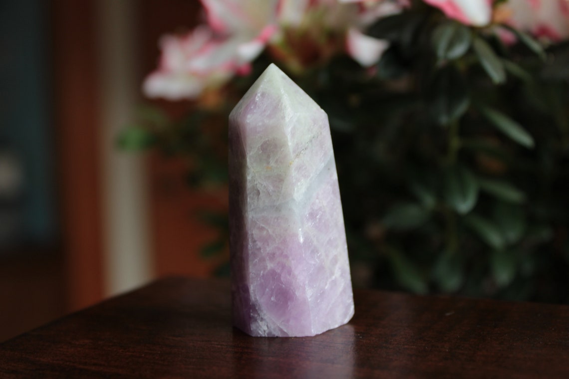 Kunzite Crystal Point Kunzite Generator, Crown Chakra Self Standing Kunzite Tower - Etsy