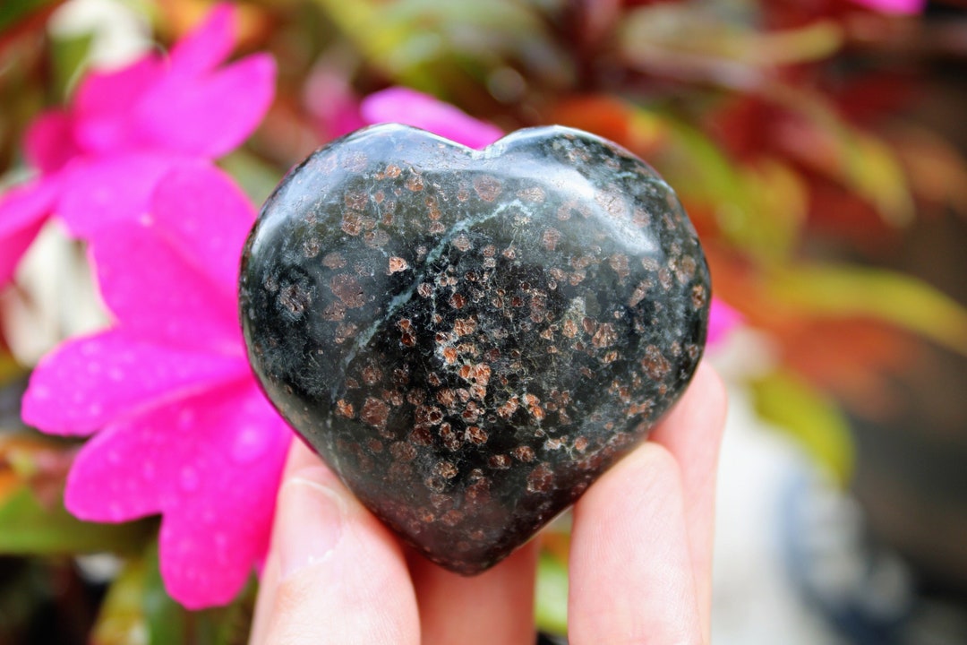 Garnet Biotite With Mica Polished Puffy Heat, Palm Stone , Tumble ...