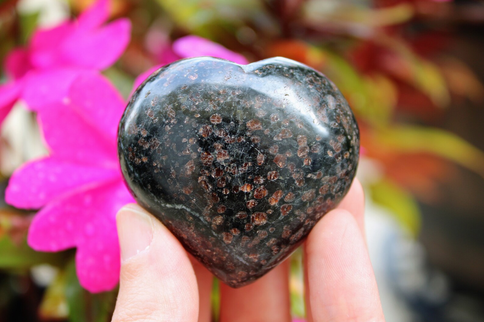 Garnet Biotite With Mica Polished Puffy Heat, Palm Stone , Tumble ...