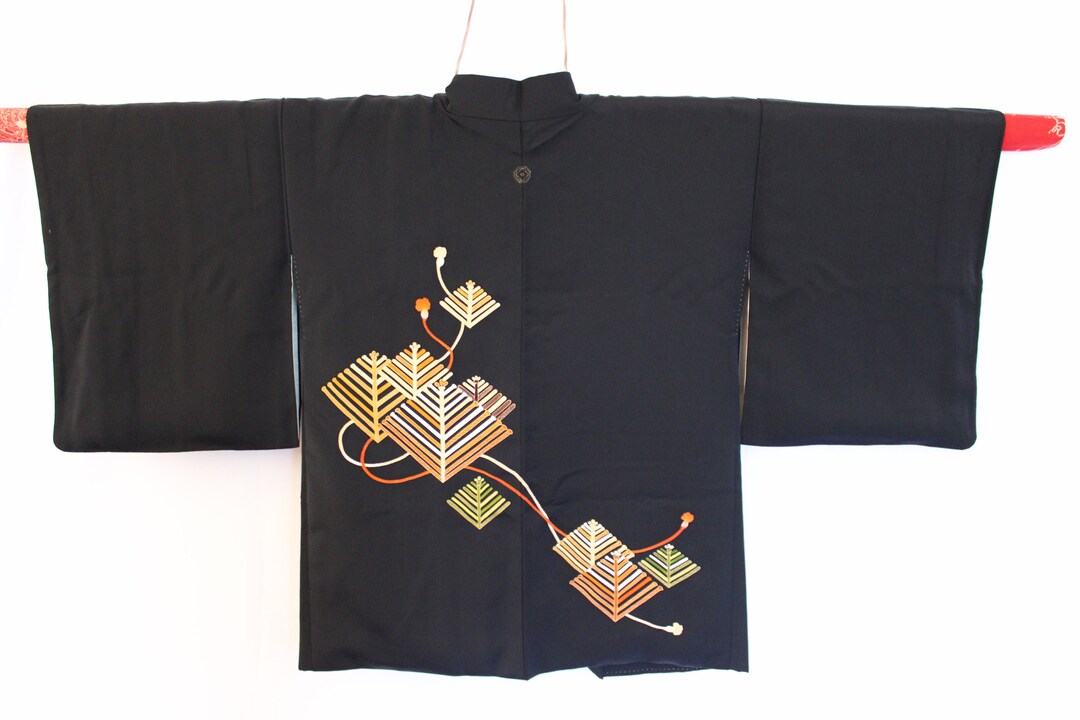 VINTAGE Haori, Black Silk, Traditional Scene With Gold Outlines, Med ...