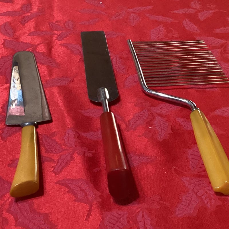 Bakelite Cake Cutter - Etsy