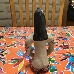 Figurilla de mujer sentada de barro maya vintage con tazón México ...