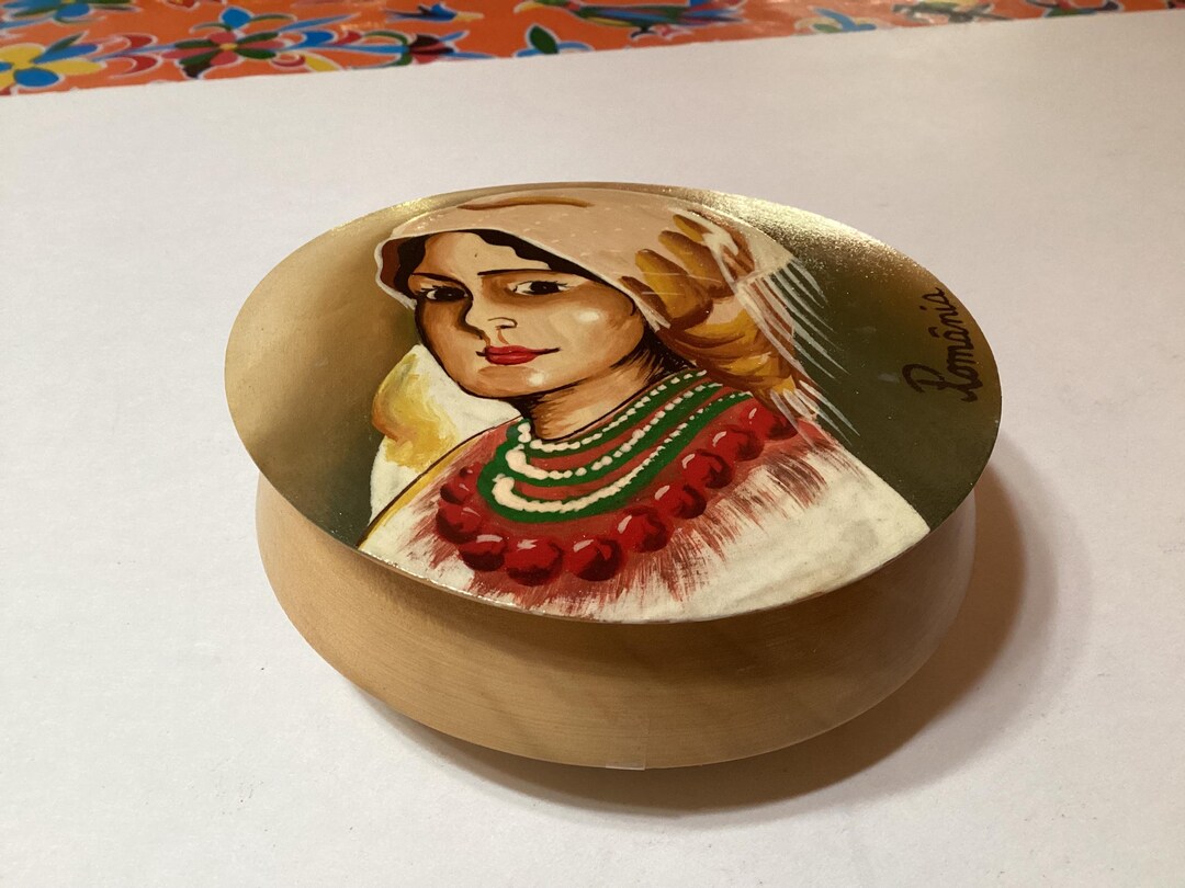 Vintage Wooden Folk Art Hand Painted Round Lidded Trinket or Jewelry ...