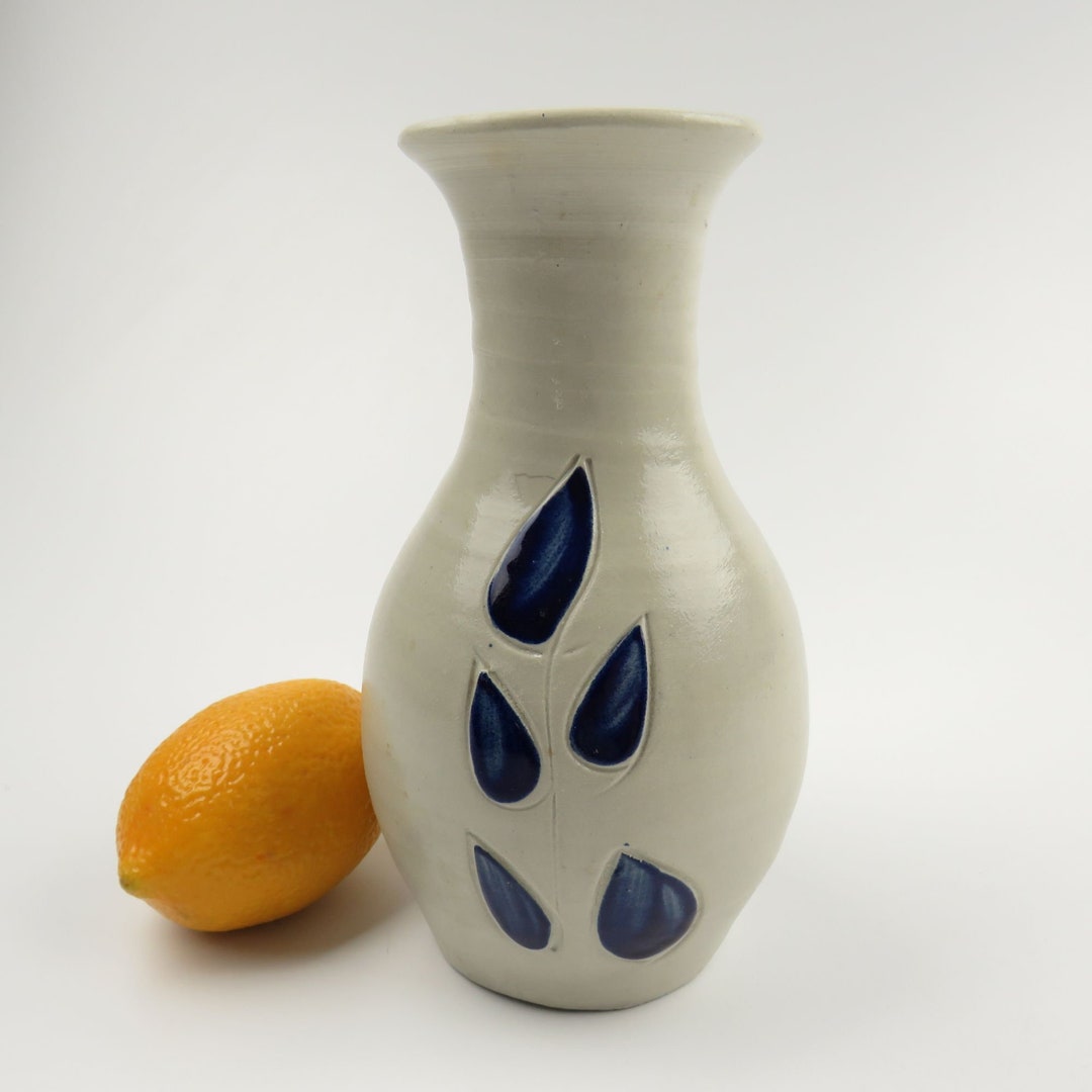 Vintage Williamsburg VA 7 1/2" Tall Gray Clay Vase W Blue Floral Signed ...