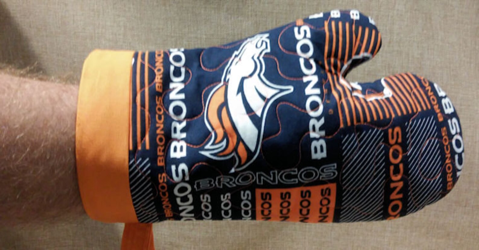 Denver Broncos Kitchen Oven Mitt BBQ Mitt Unisex | Etsy