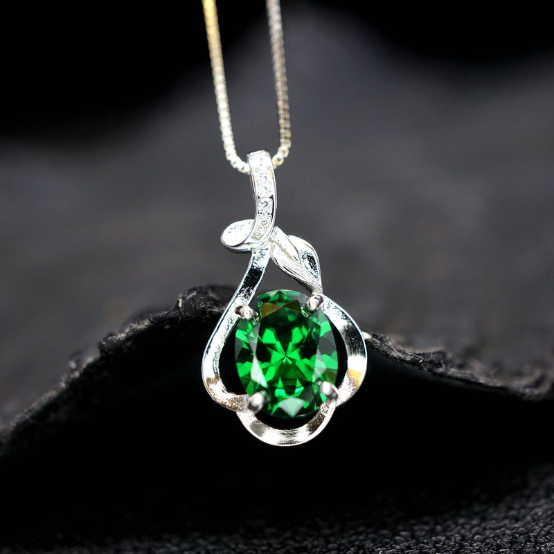 Green and Silver Necklace - Etsy