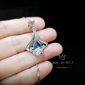 Mandolin Flower Blue Sapphire Necklace 1.2 Ct Trillion Cut Blue ...