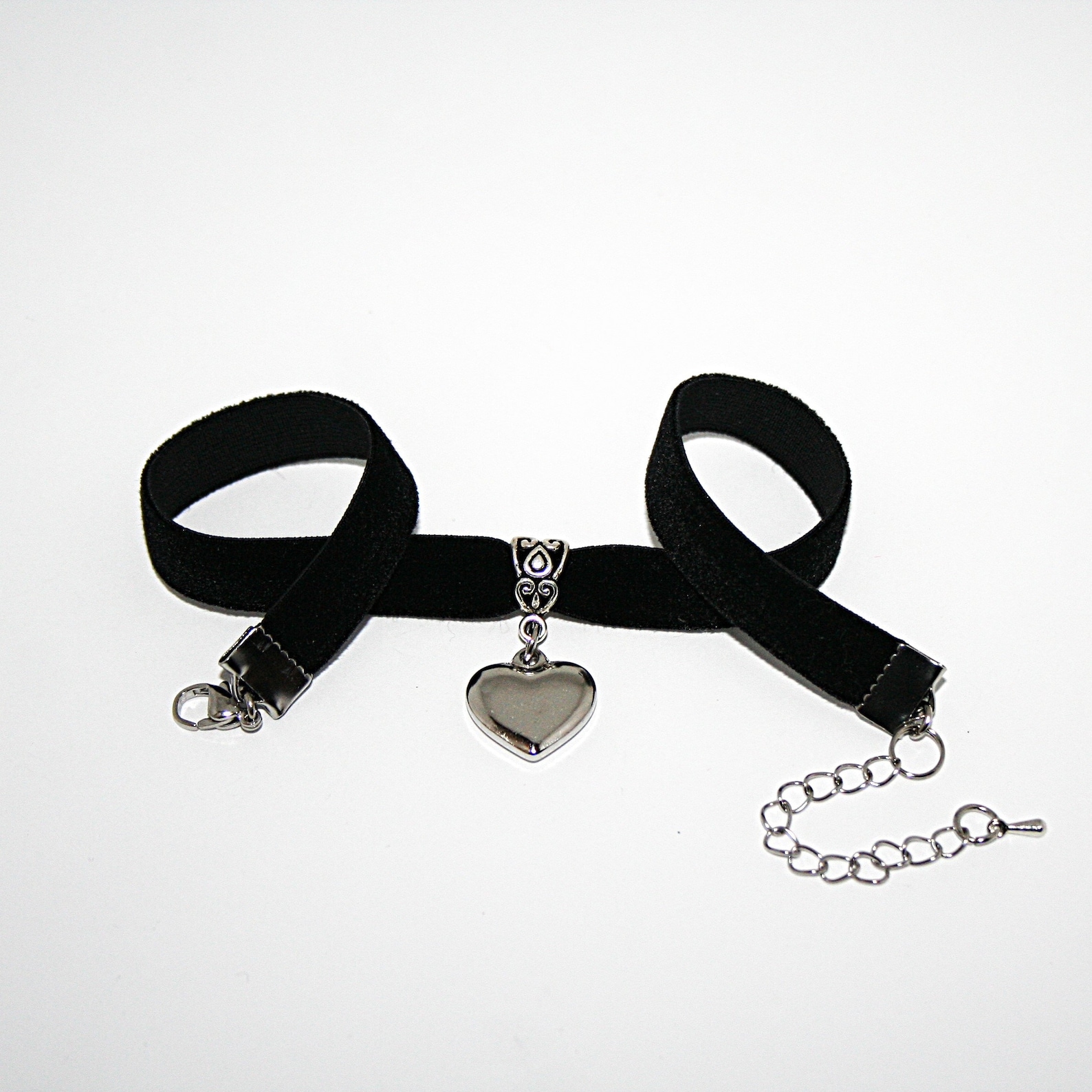 Black Velvet Choker – Elastic Choker Necklace With Heart Pendant ...