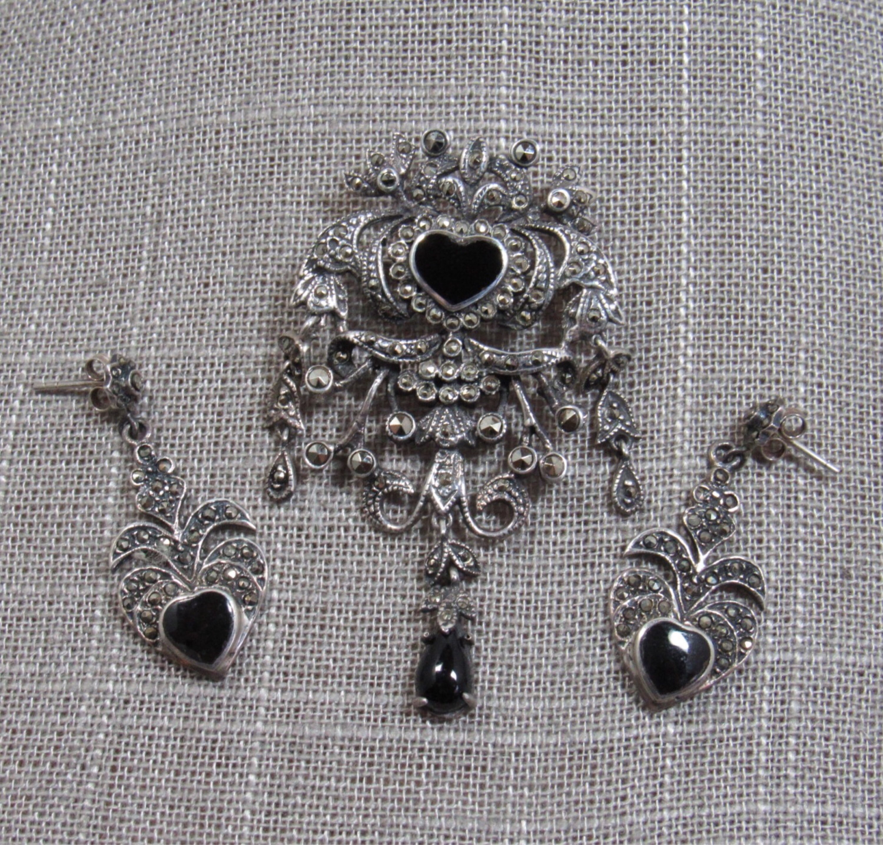 925 Sterling silver Victorian style marcasite & Onyx heart Demi parure ...