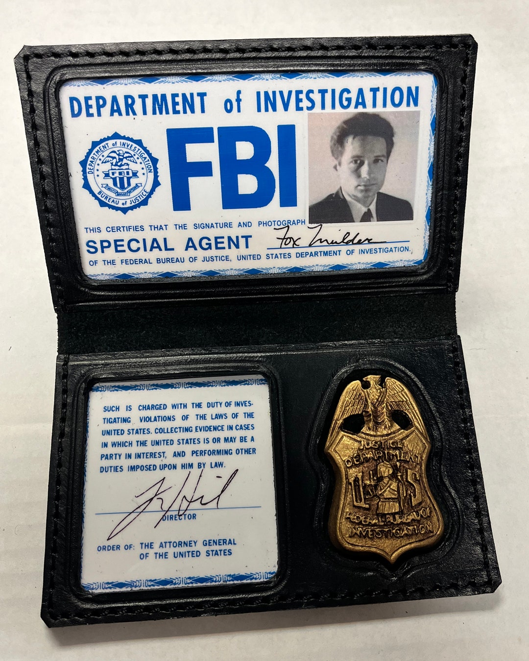 X-files OPENING CREDITS Prop Mulder or Scully ID Wallet With Badge - Etsy