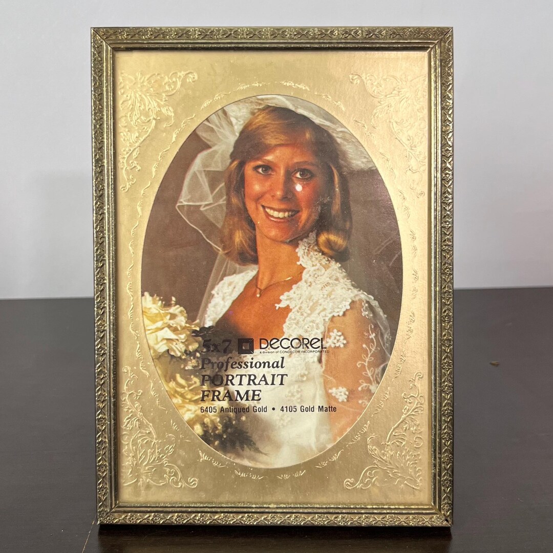 Vintage 5 X 7 Antique Gold Professional Portrait Frame With Gold Matte ...