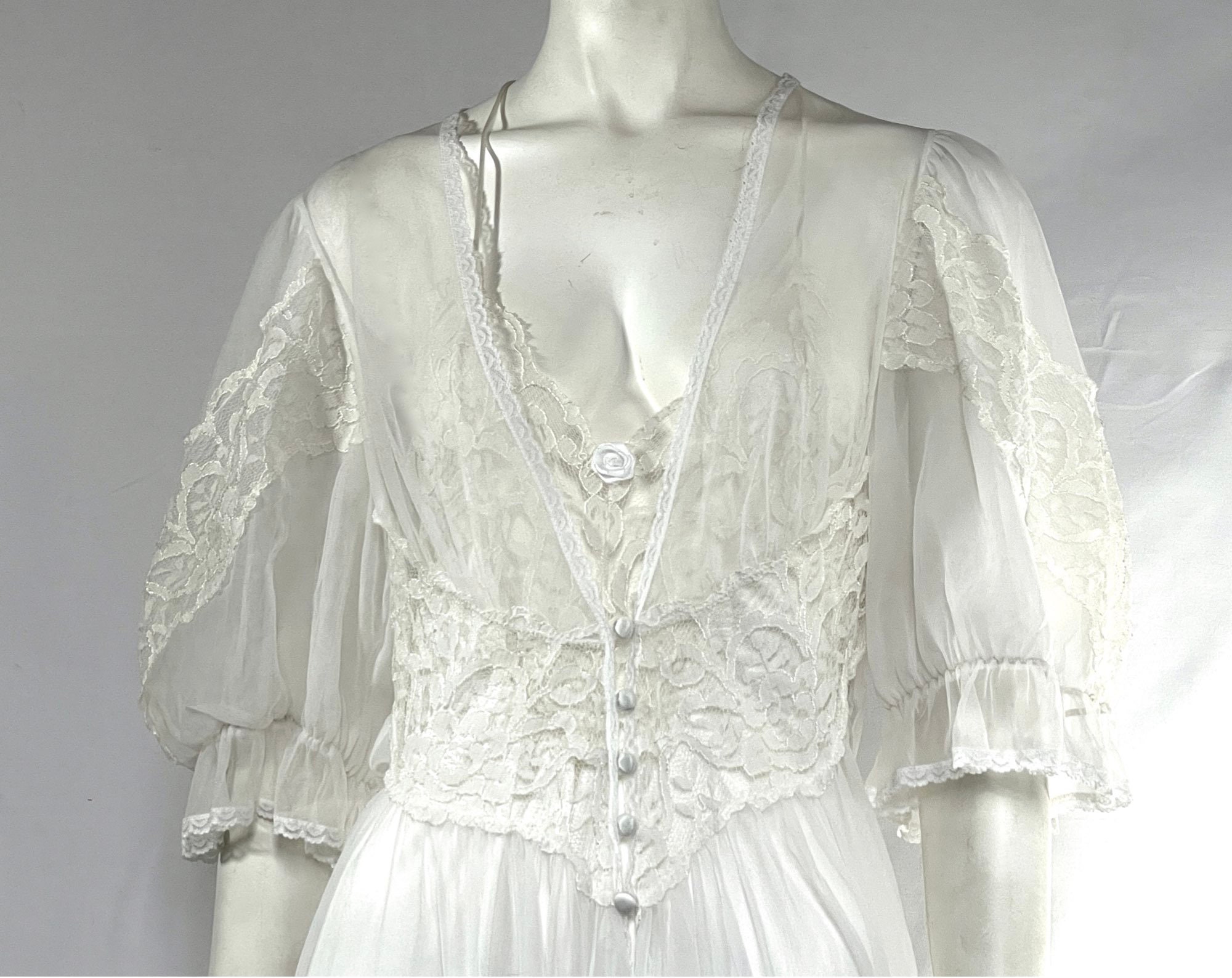 Vintage, Romantic, Luxurious Negligee and Robe – a Traditional Like-new ...