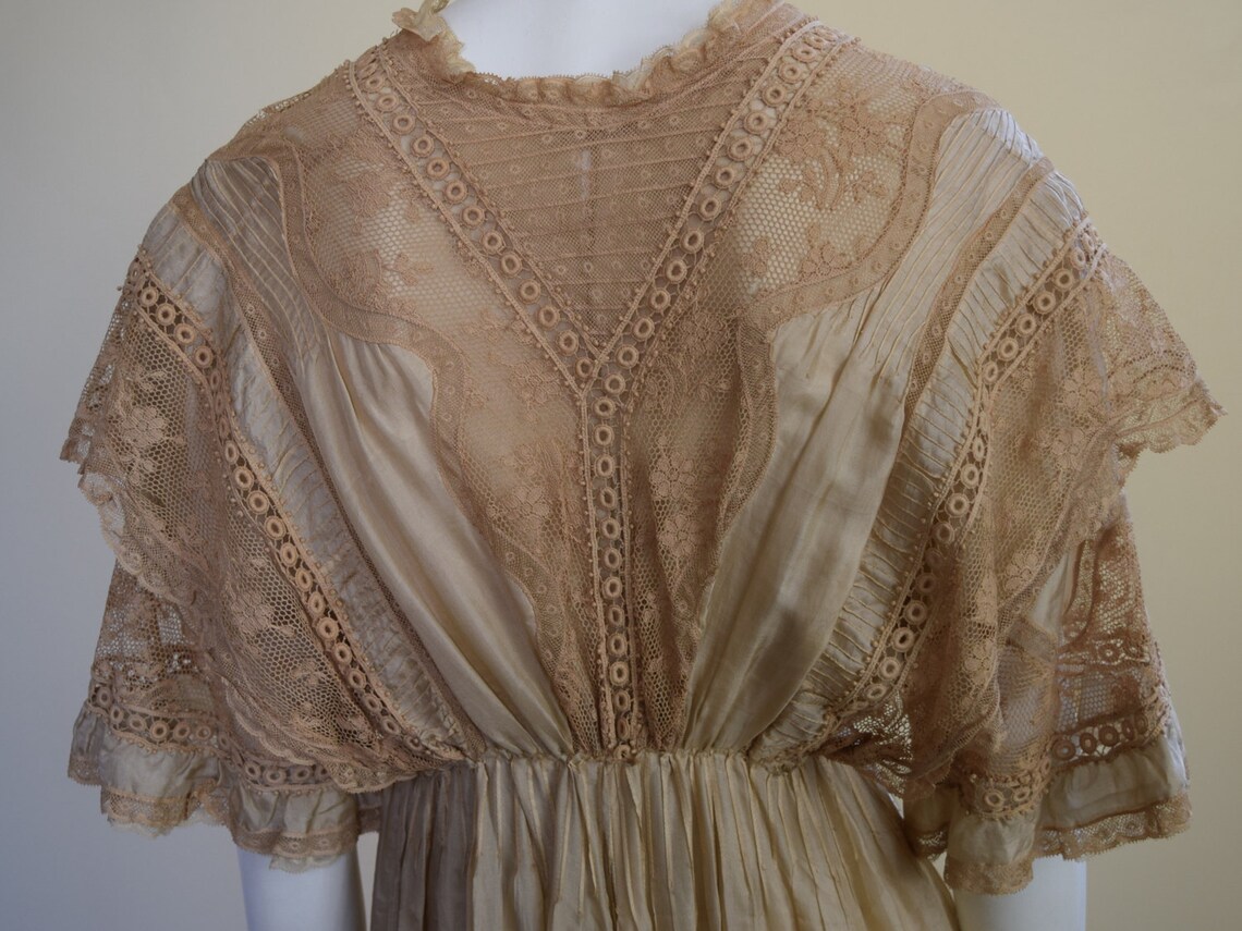 Victorian Silk Dressing Gown - Rare, Gorgeous, Delicate, Feminine ...