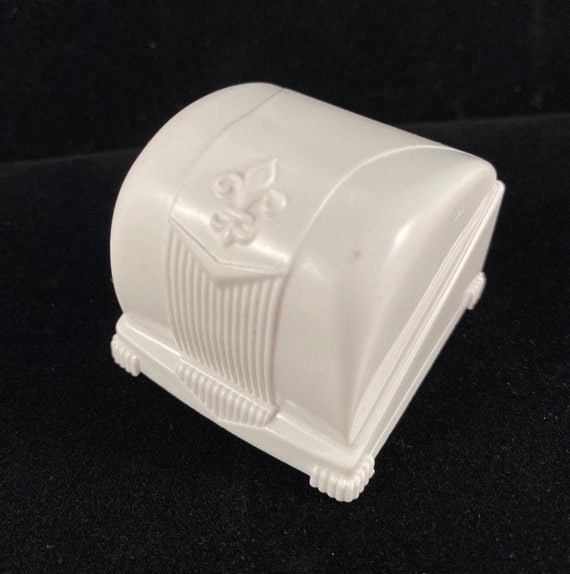 Art carved ring box - Gem