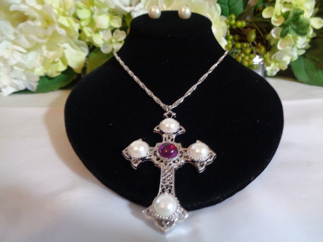 Sarah Coventry crusader Cross Pendant Amethyst Pearl Studded Necklace ...