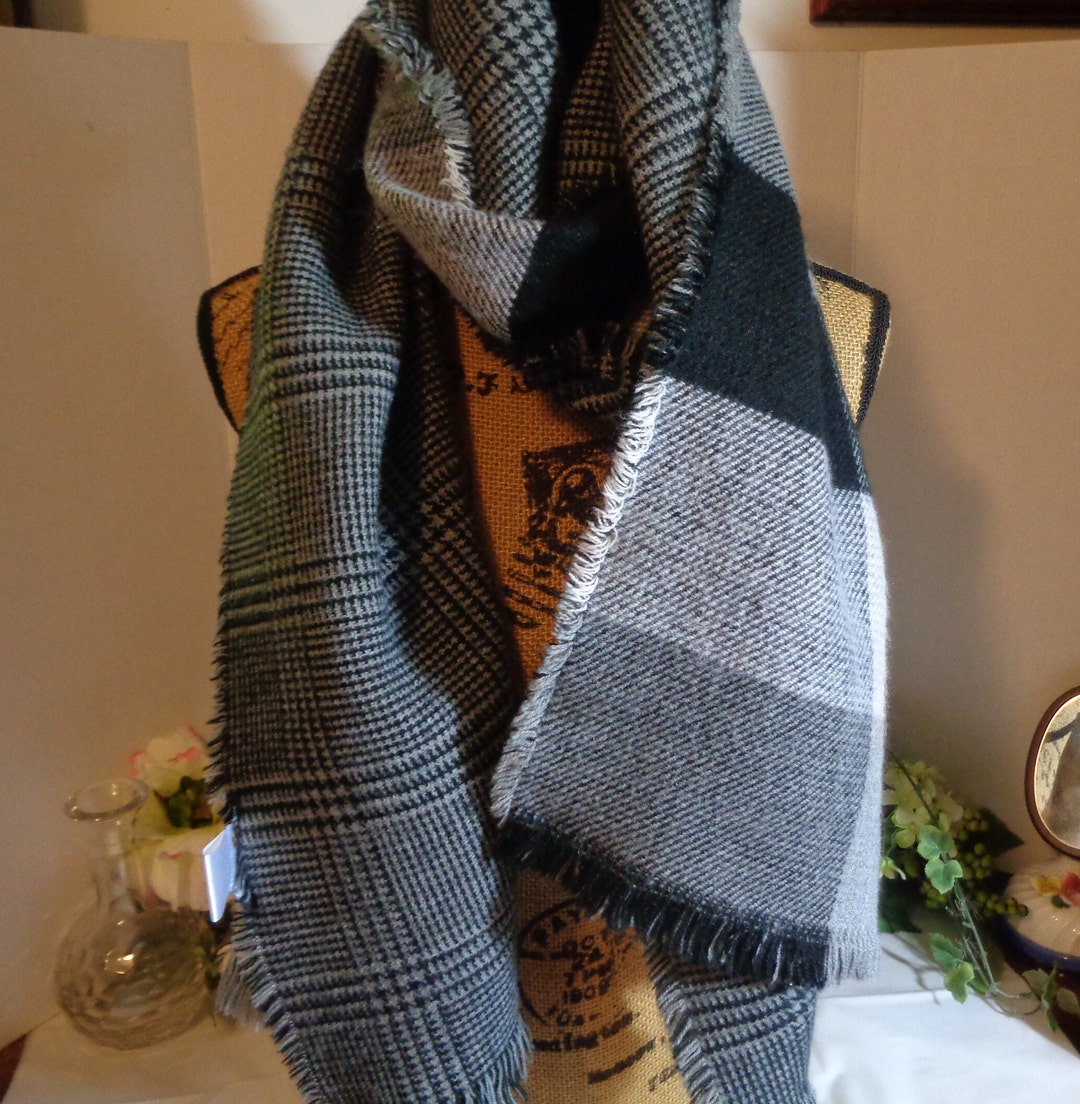 TAHARI Gray Black 72 Inches Long 20 Inches Wide Warm Scarf Unisex Hand ...