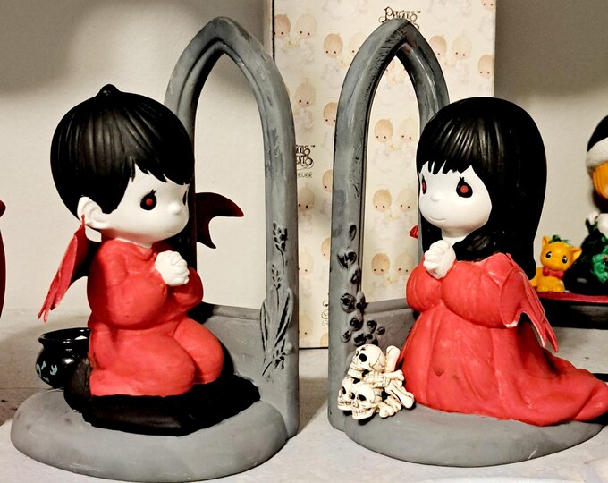 Not so Precious Morbid Moments Gothic Vampire Red Goth Bat Bookend ...