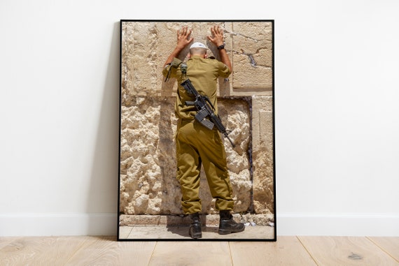 Idf Soldiers At The Wall