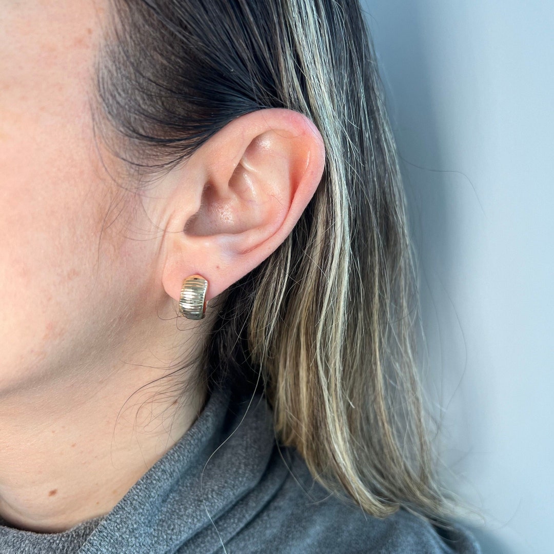 14K Yellow Gold 16mm Reversible Diamond Cut Huggie Earring, 7.3mm Thick ...