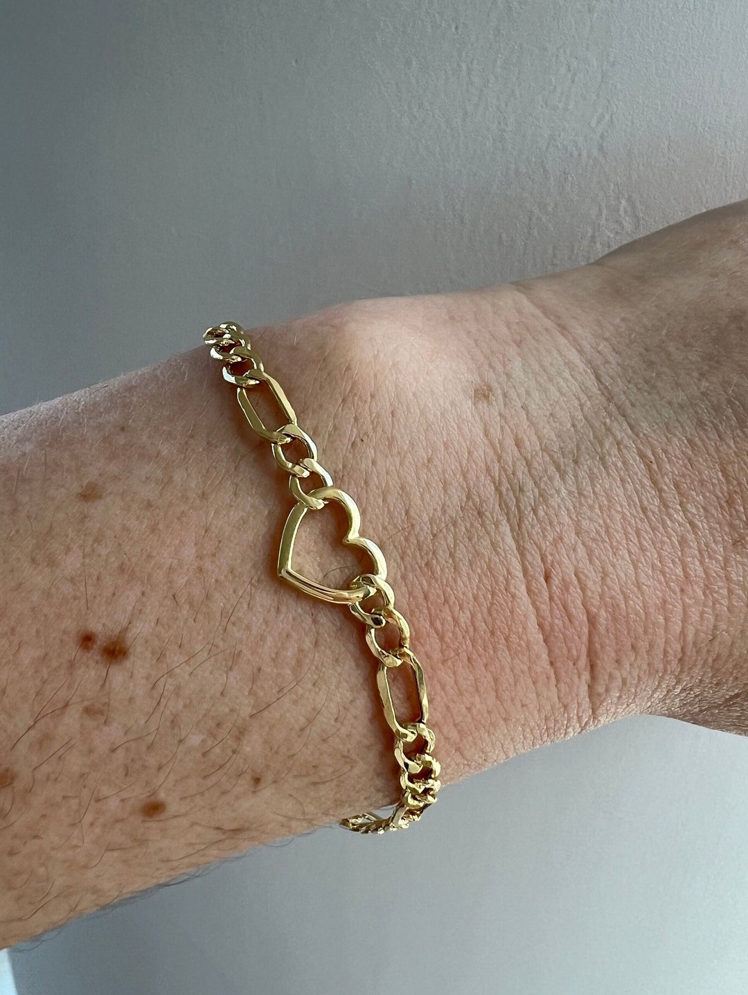 14K Yellow Gold 4.5mm Heart on Lite Figaro Chain Bracelet, 7 Real Gold ...