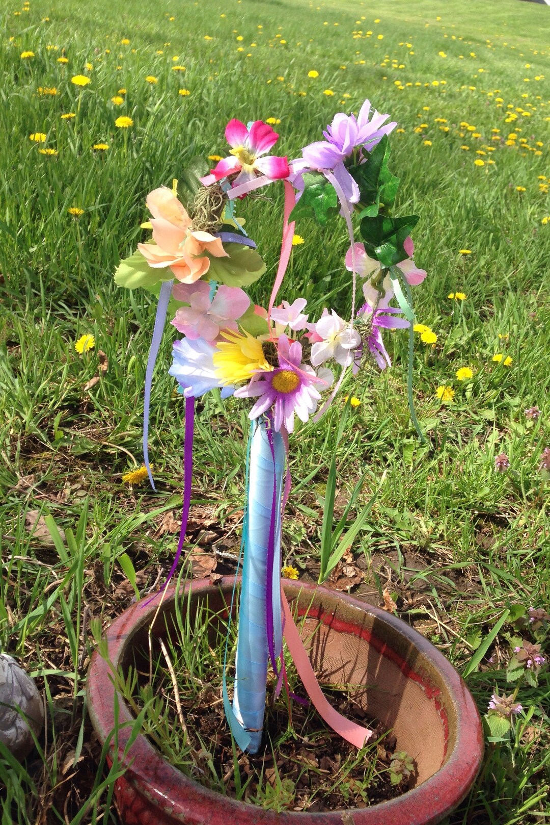 Mini May Pole Garden Decoration, Garden Yard Art Maypole, Cemetery ...