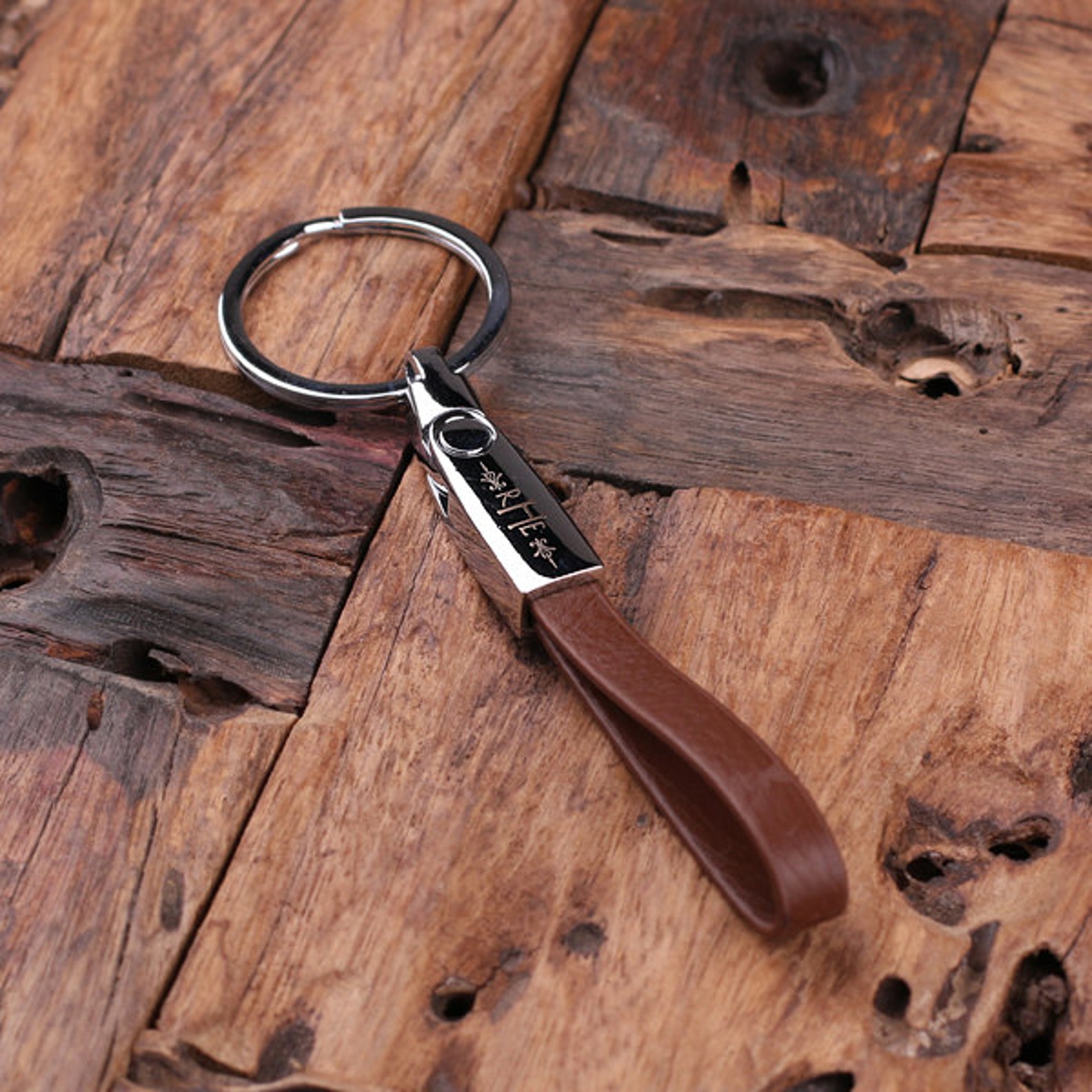 Personalized Round Leather Key Chain Monogrammed Groomsmen - Etsy