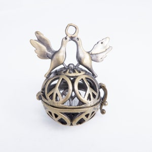 Peace Doves Locket Pendant, Kissing Pigeon Jewlery Lockets - Brass ...