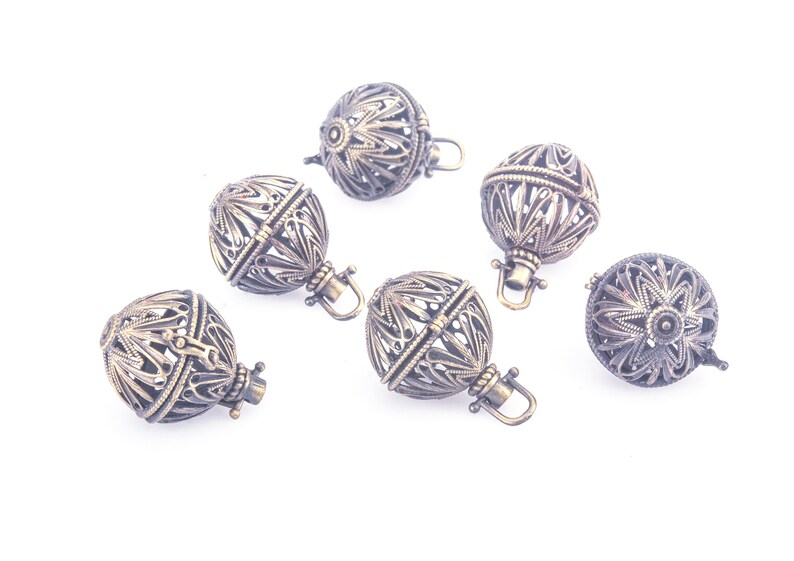 Round Filigree Locket Geometric Locket Pendant Vintage - Etsy