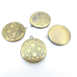 Plain Simple Round Lockets - Player Locket Charms - Gift Idea Lockets ...