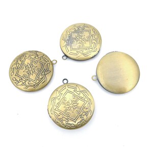 Plain Simple Round Lockets - Player Locket Charms - Gift Idea Lockets ...