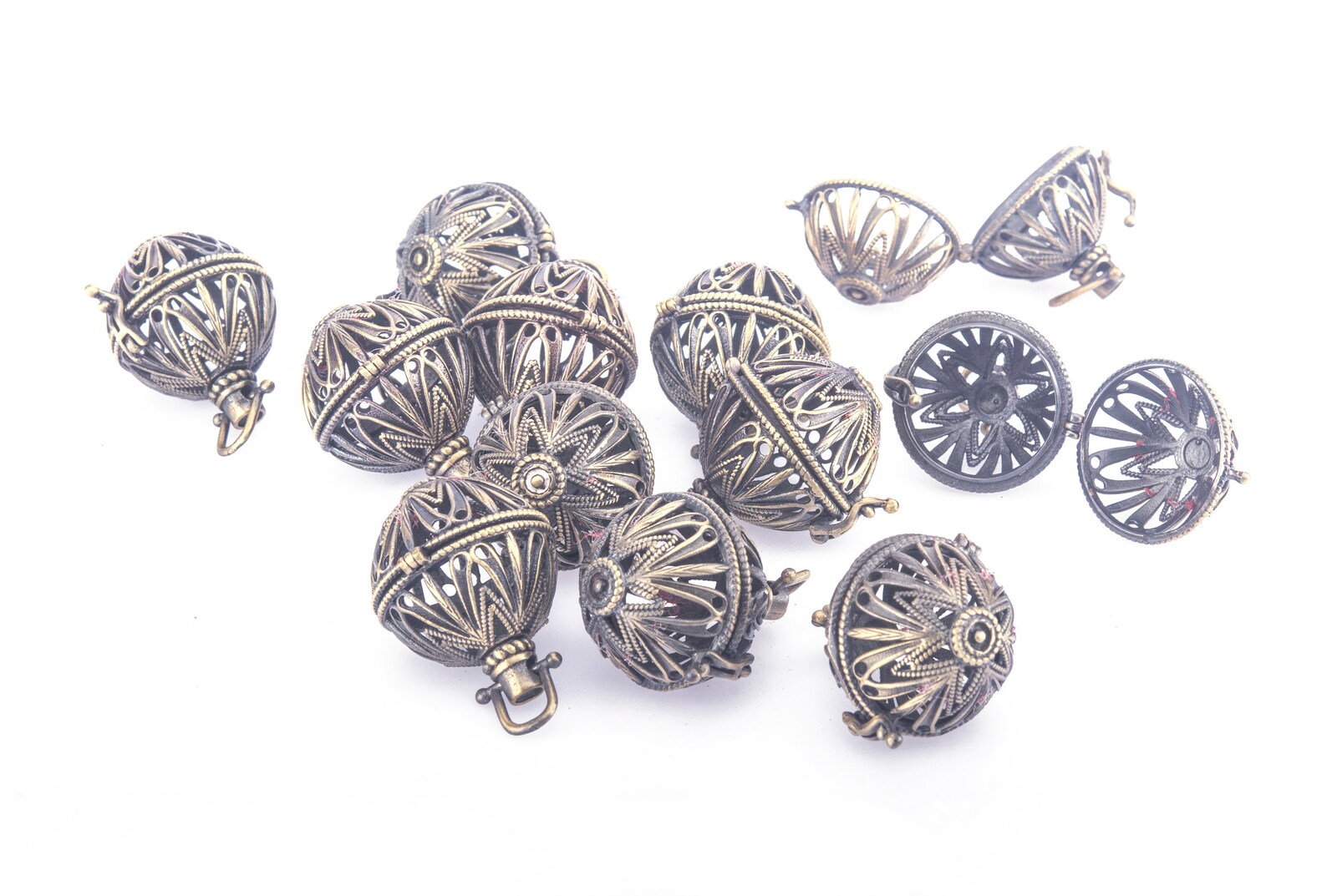 Round Filigree Locket Geometric Locket Pendant Vintage | Etsy