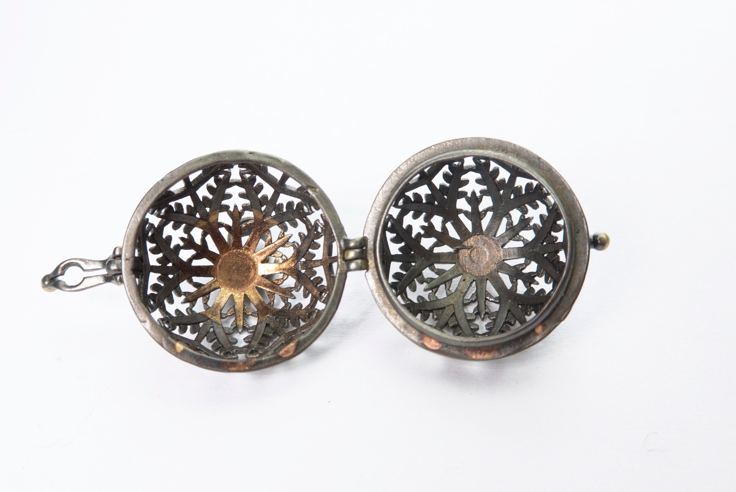 Snowflake Pattern Brass Lockets Filigree Metal Lockets - Etsy