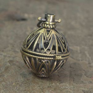 Round filigree locket geometric locket pendant vintage | Etsy