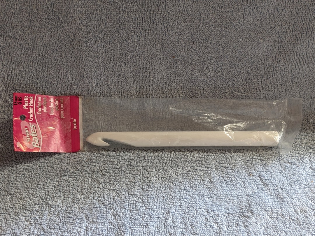 Susan Bates Plastic Crochet Hooks Luxite 8" Long Size 16mm QUS New ...