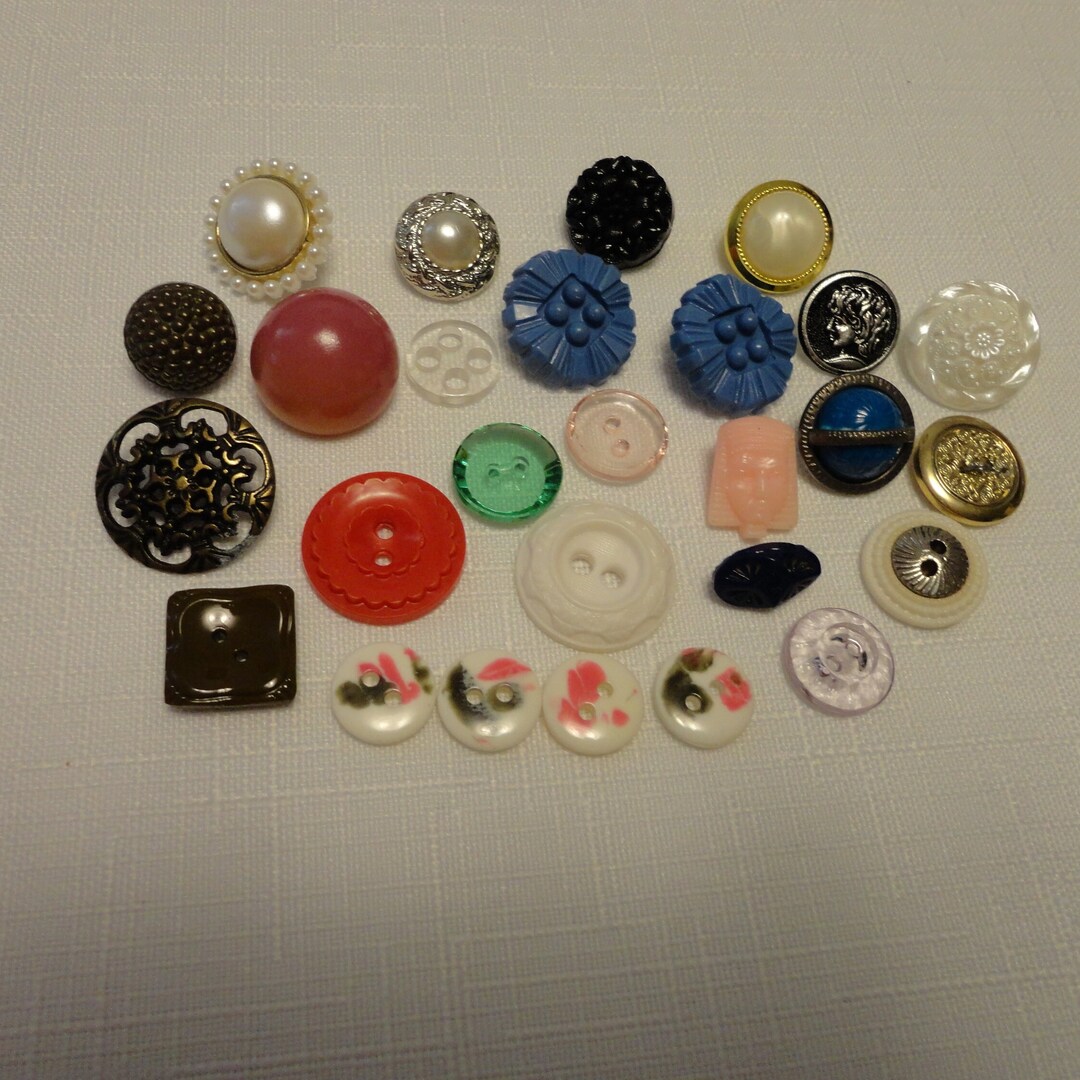 27 Pretty Vintage Fancy Buttons - Etsy