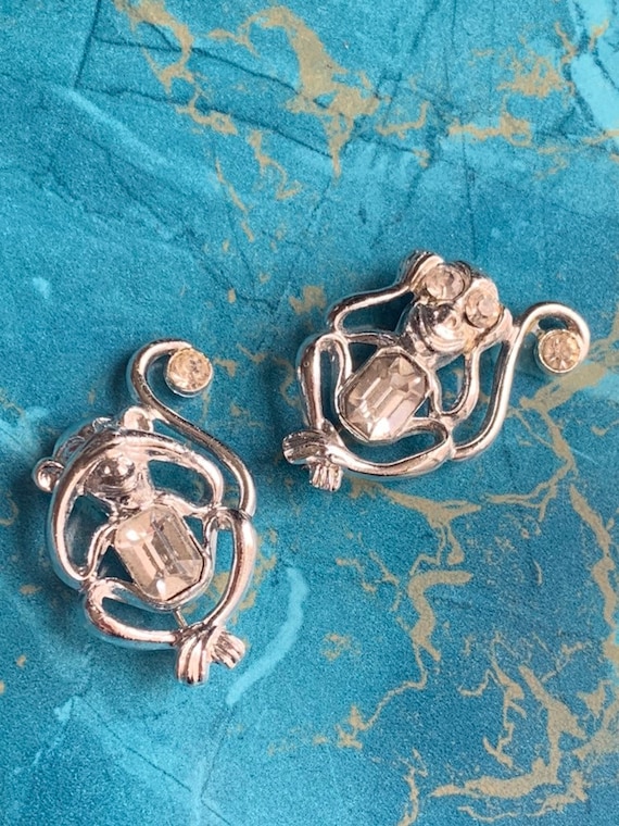 Monkey pins - see, hear, speak no evil and monkey on … - Gem