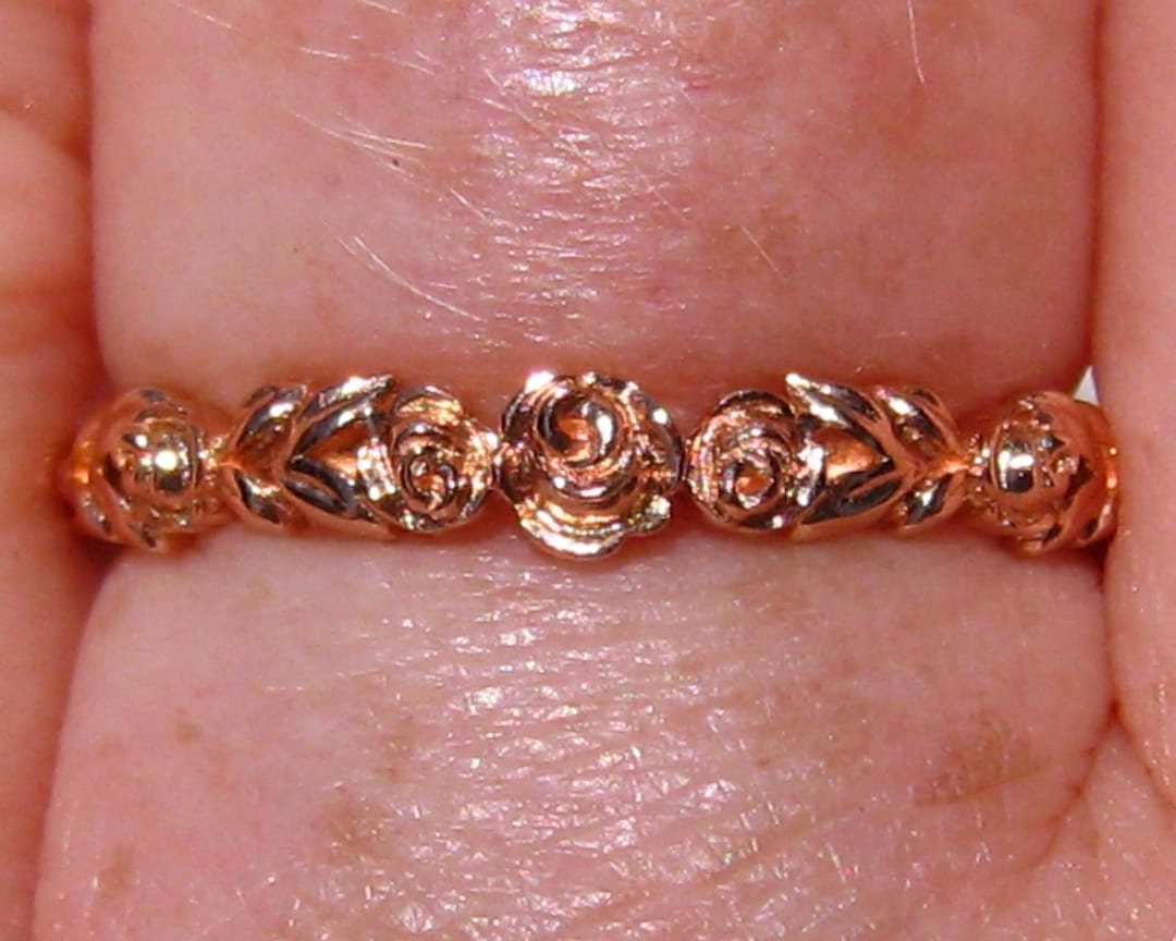 ROSE Carved Rose Gold Wedding Band, Flower Anniversary Ring, Stacking ...