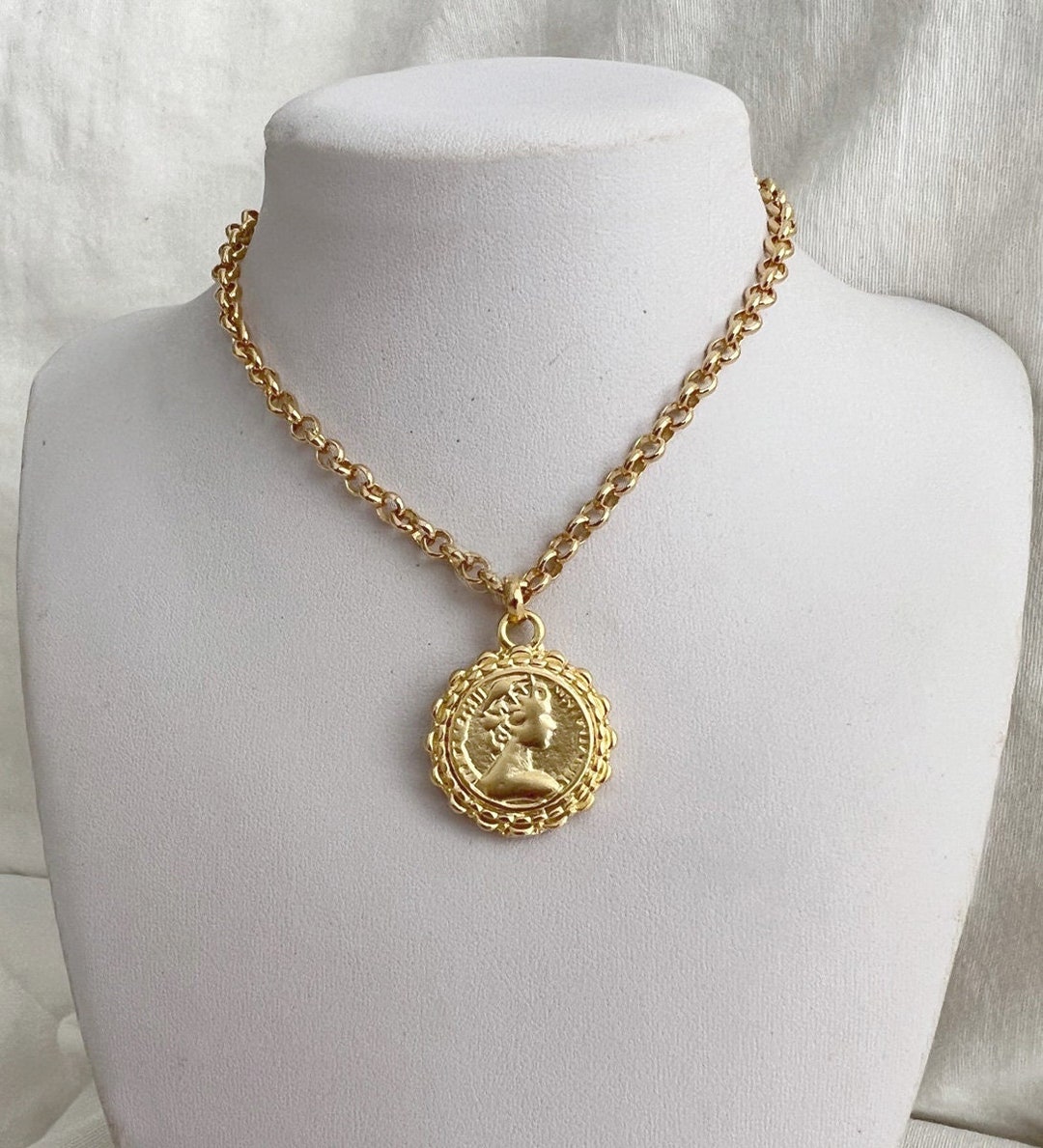 Queen Elizabeth Medallion Necklace, Gold Coin Pendant - Etsy
