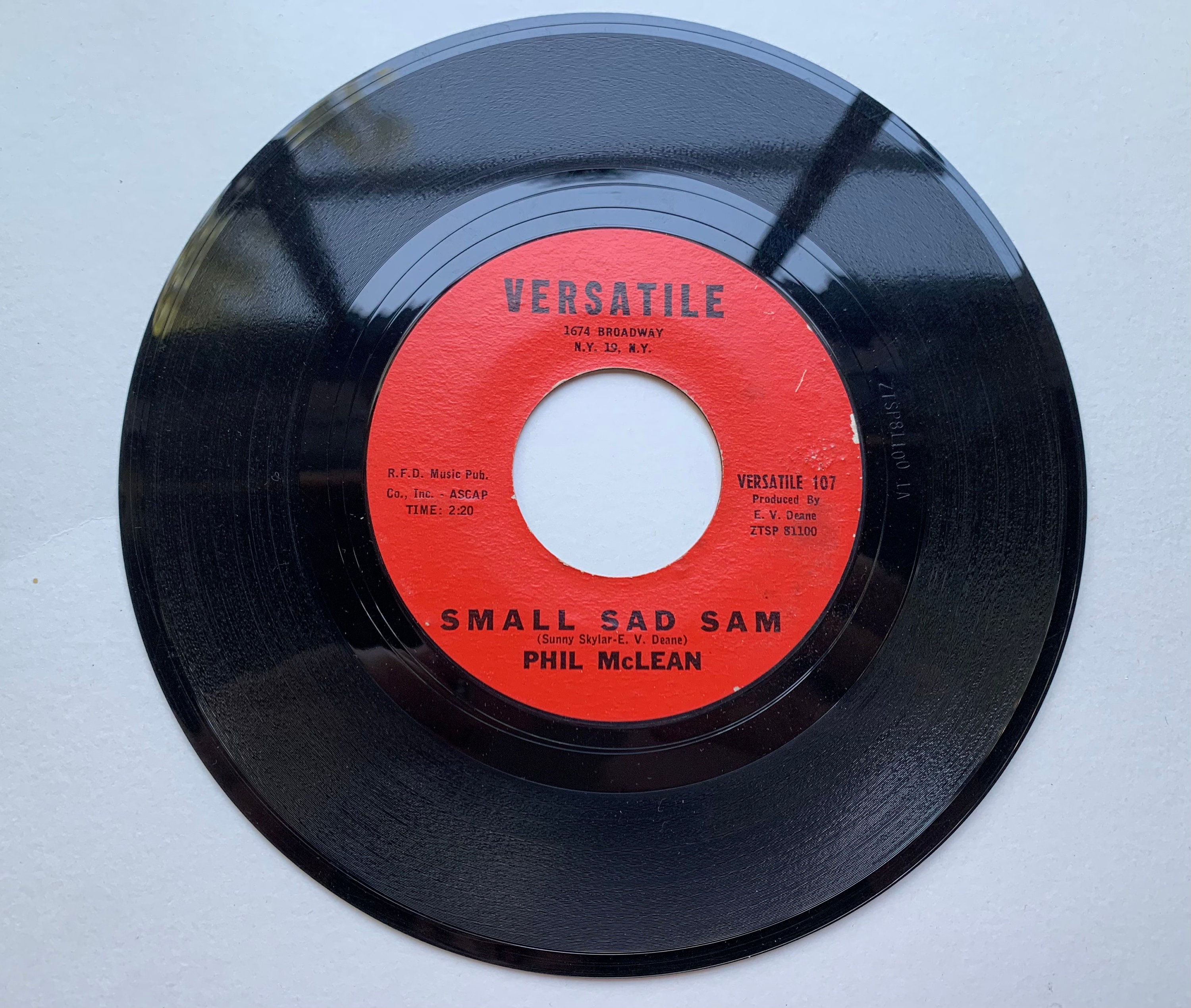 Versatile 45 Vinyl Record Phil Mclean Small Sad Sam & Chicken - Etsy