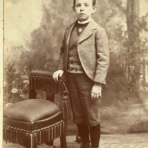 Victorian Fred Reeves Portrait With Leaves and Fleur De Cross Embossed ...