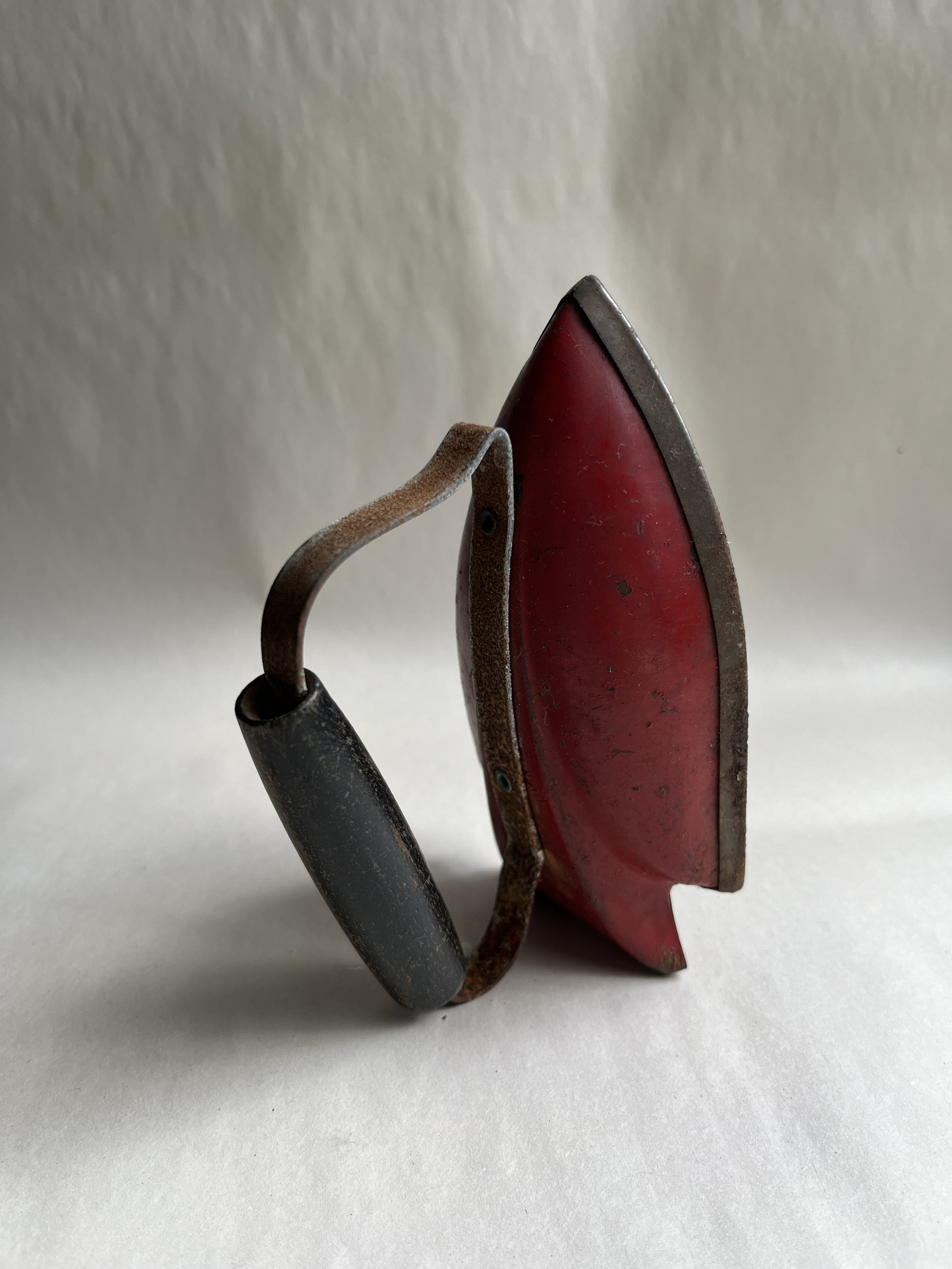 Vintage Sunny Suzy Red Tin Toy Iron by Wolverine Supply Co Pittsburgh ...