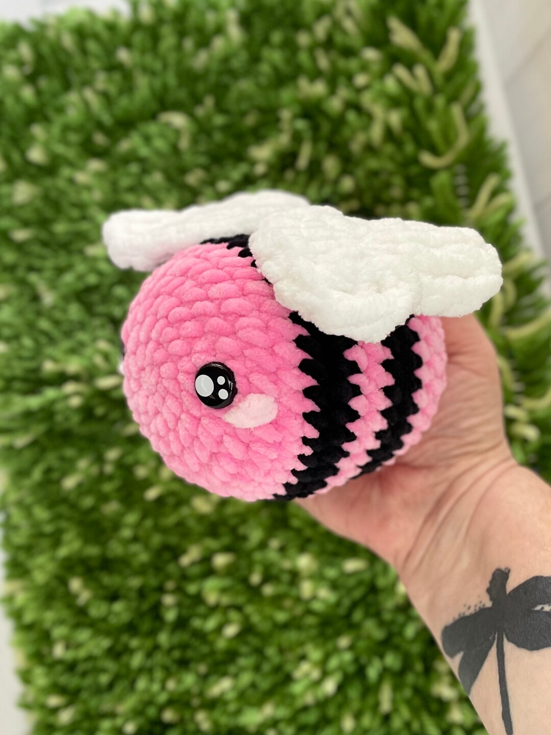 Valentine's Themed Crochet Bee Plushie ~ Amigurumi - Etsy